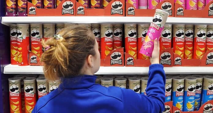 Pringles vervangt iconische verpakking door papieren koker | Pack Online